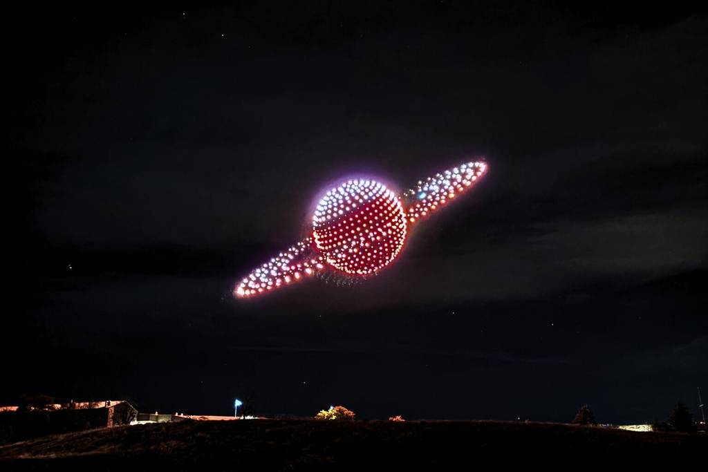 1,200 Drones Will Tell A Story About Aliens & Friendship At DroneArt ...