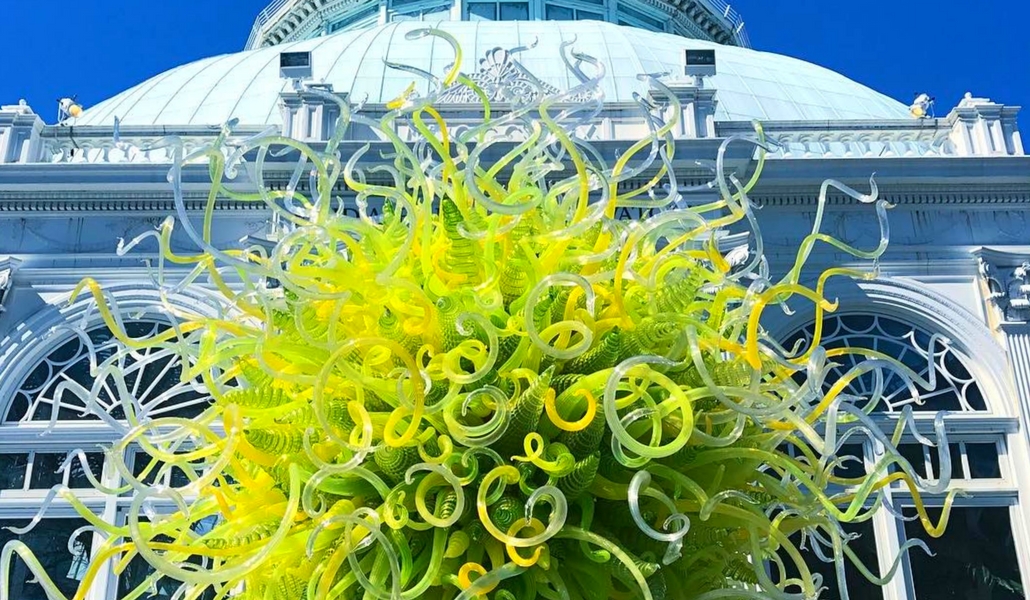 Check Out These Hypnotic Glass Sculptures In The NY Botanical Garden