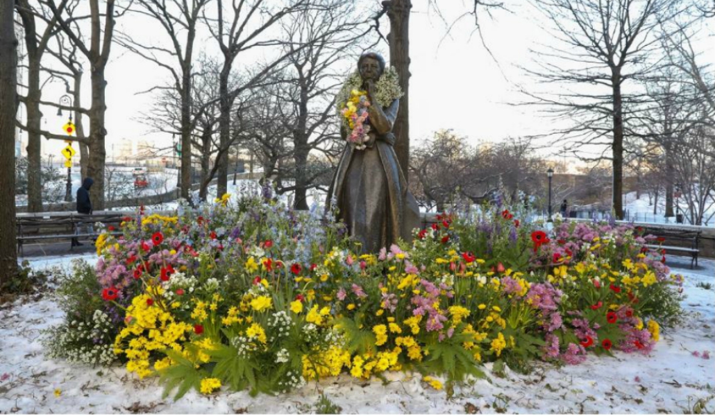 Flower Installations Adorn the City's Only 6 Female Statues