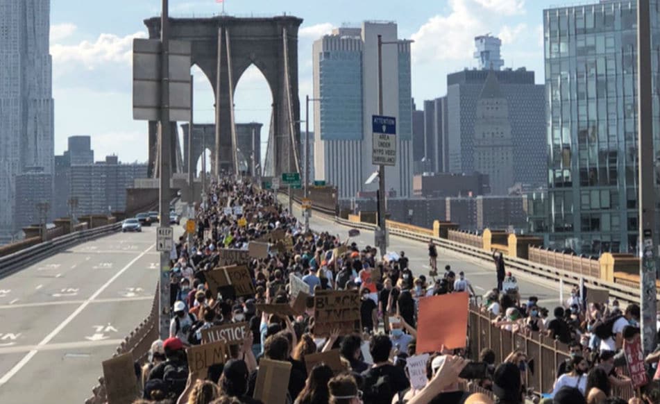 Over 20,000 New Yorkers Marched Across The Brooklyn Bridge This Weekend ...