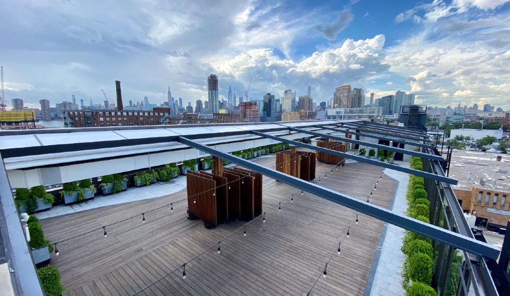 A Massive New Rooftop Cocktail Bar Just Opened In Brooklyn - Secretnyc