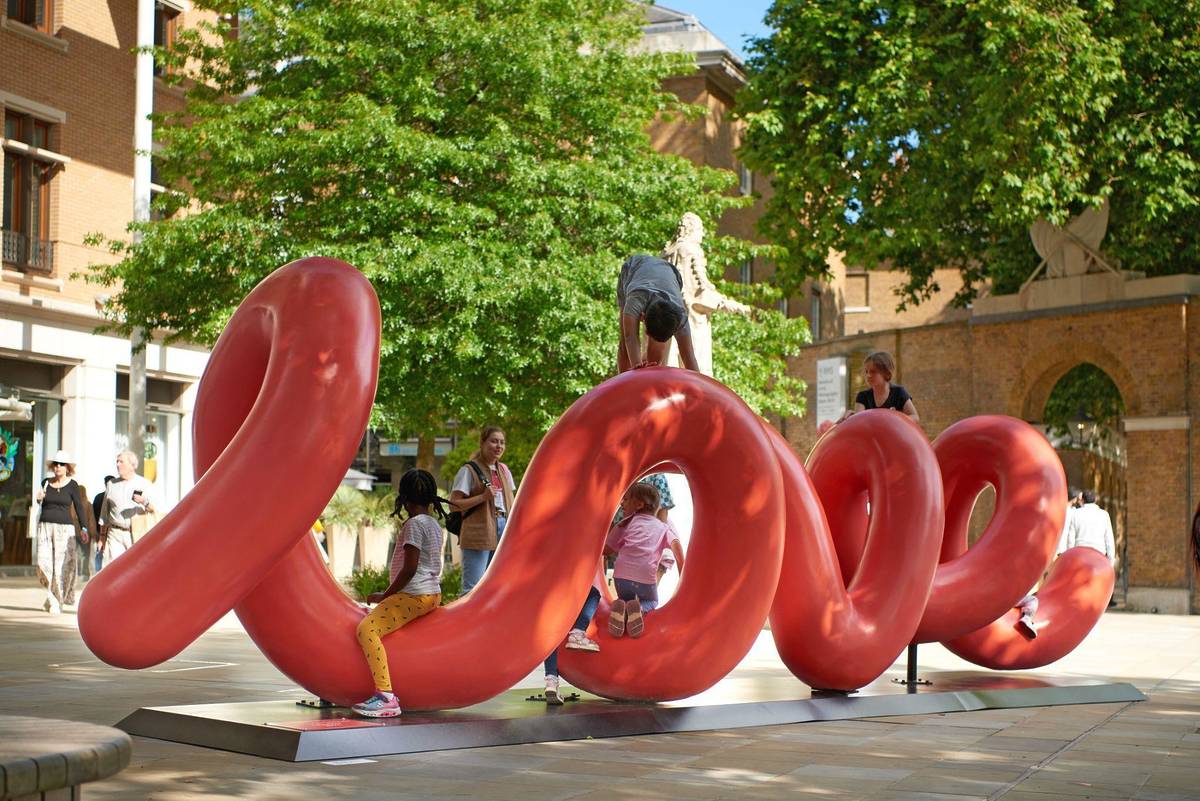 9 Best Outdoor Art Installations In NYC Right Now (2025)