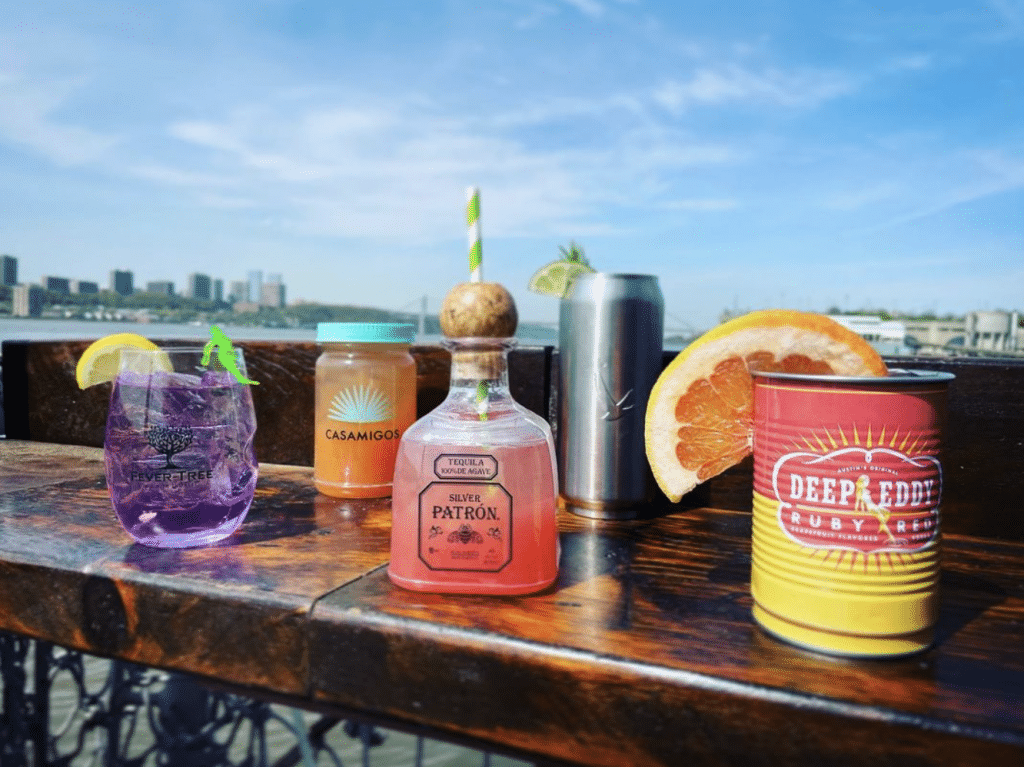 El Bar Flotante Baylander Steel Beach De Harlem Ya Está Abierto