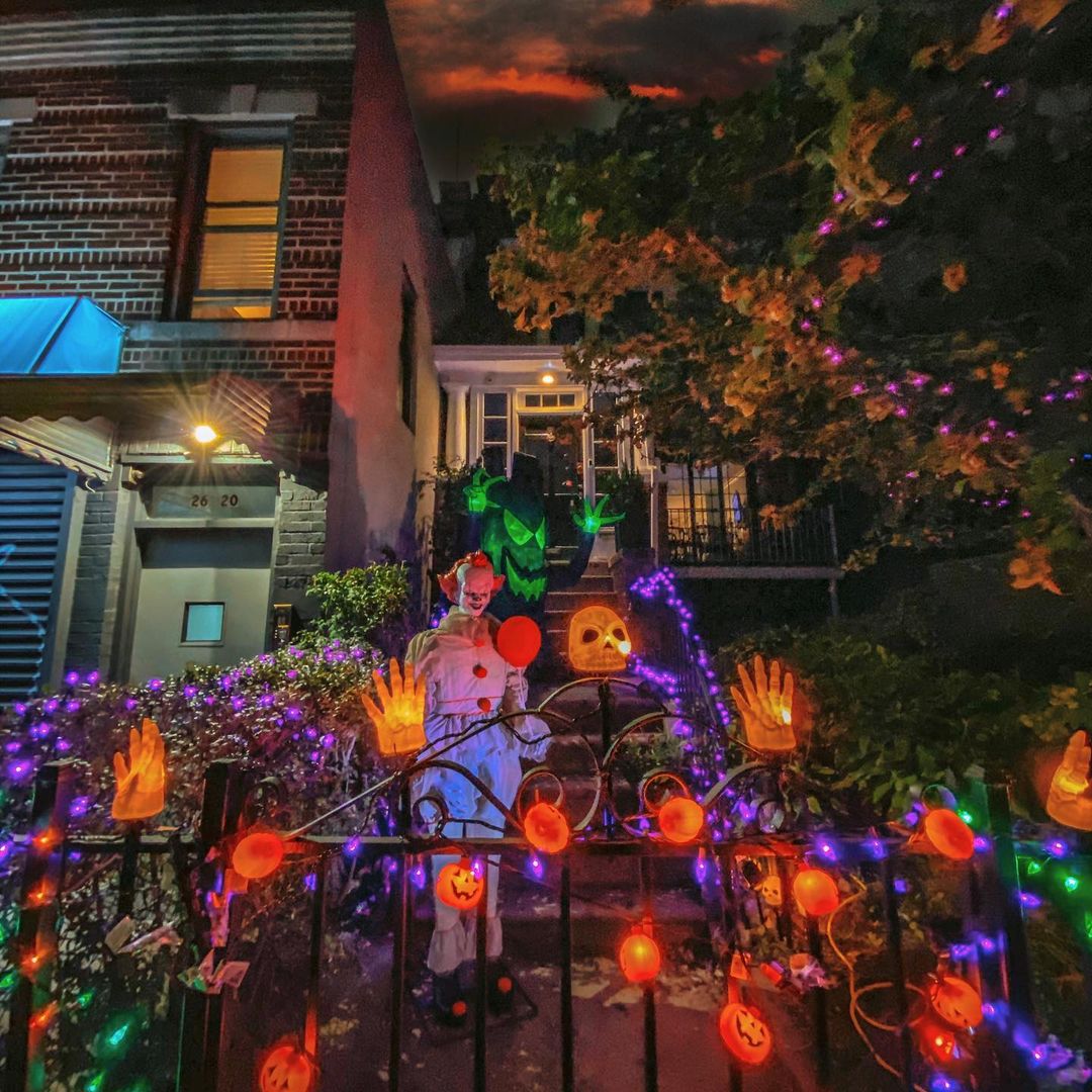 10 Best NYC Neighborhoods For Halloween Decorations