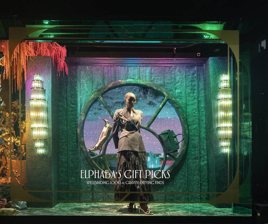 Bloomingdale's enthüllt Weihnachtsfenster mit verrückten Themen