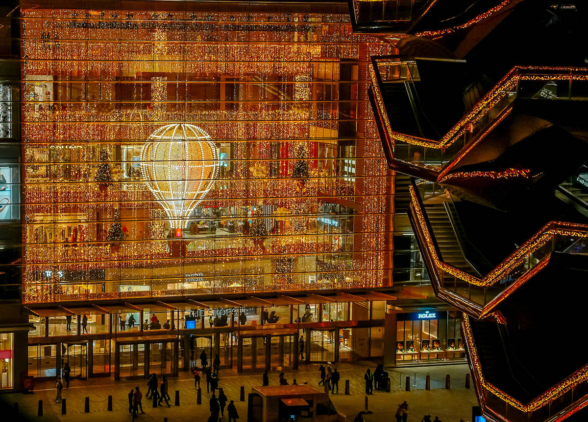 25 Best Places To See Christmas Lights and Decorations In NYC