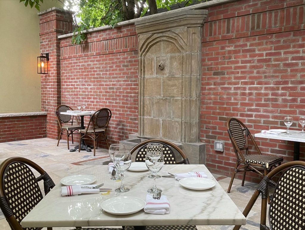 15 Outdoor Patio Dining Setups In NYC Perfect For The Warm Weather