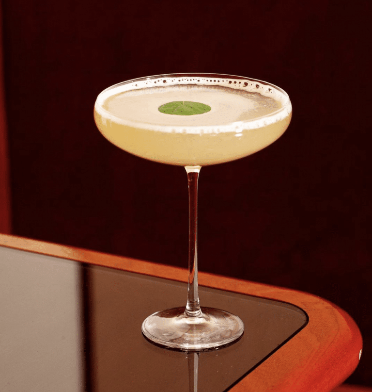 This Intimate 64-Story Rooftop Bar Has Seemingly Endless 360° Views Of ...