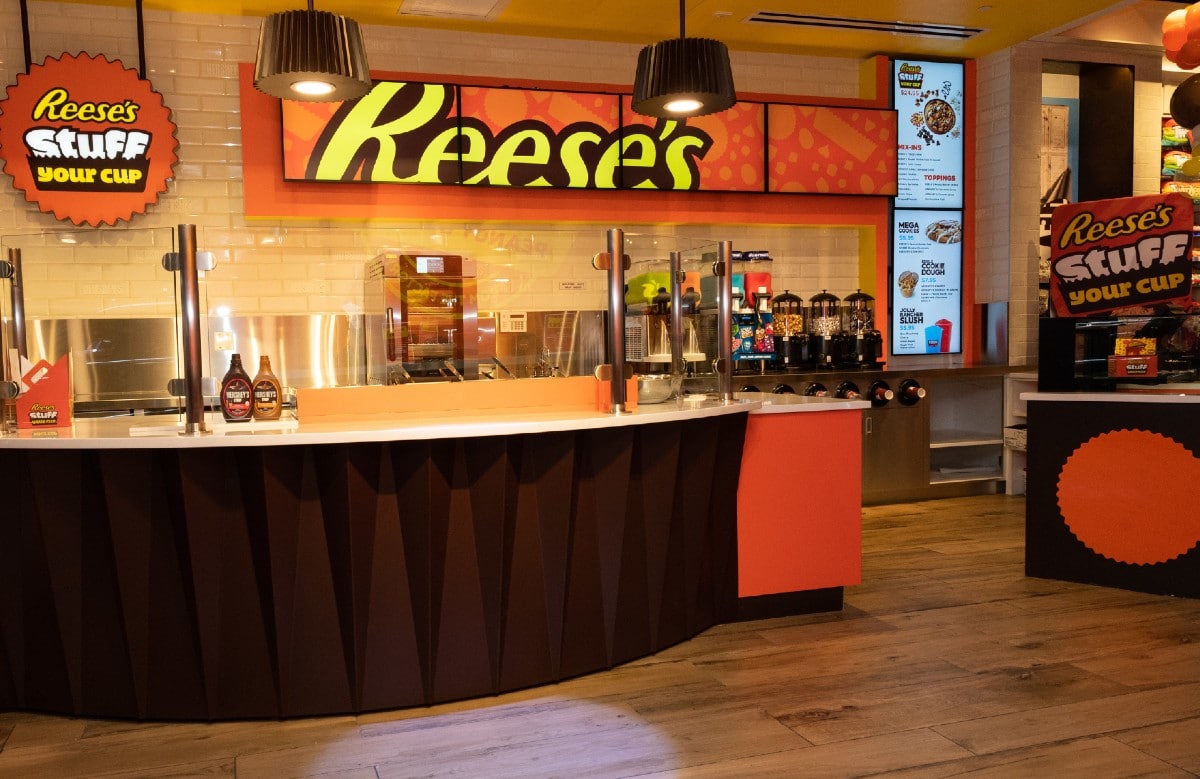 You Can Now Make A Custom 1-Pound Reese's Peanut Butter Cup In Midtown ...