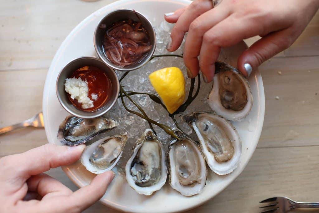 20 Raw Bars And Restaurants With The Best Oysters In NYC - Secret NYC