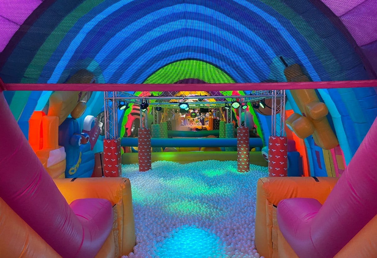 A 120-Foot-Long Inflatable Wonderland Is Popping Up In NYC This Month ...