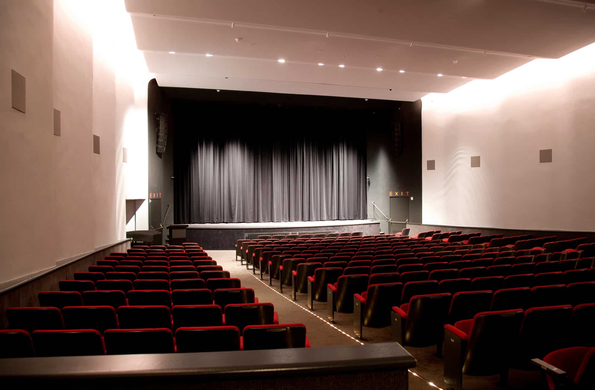 15 Best Movie Theaters In NYC For Film Buffs (2025)