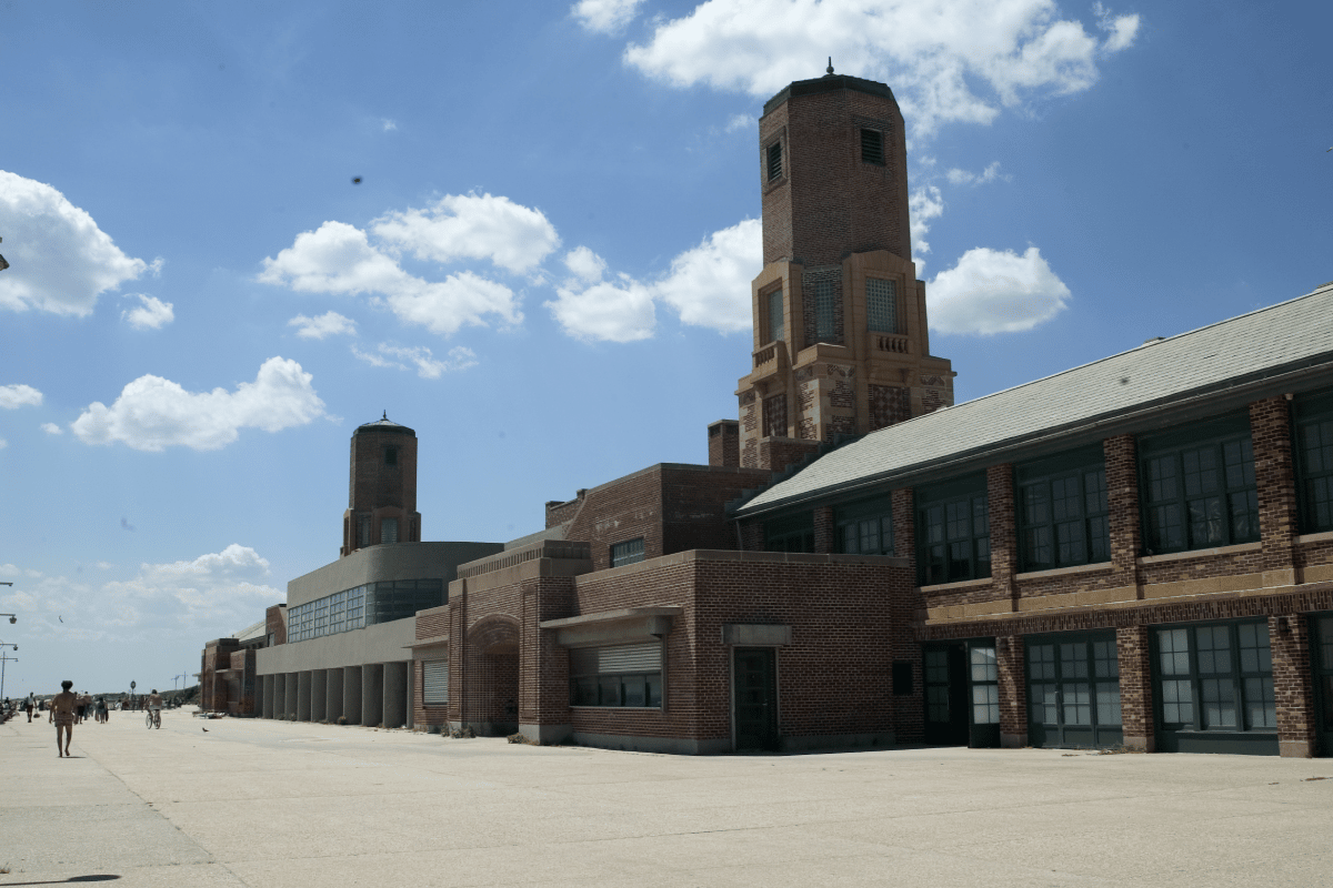 Queens' Historic Jacob Riis Park Bathhouse Will Undergo A $50 Million ...