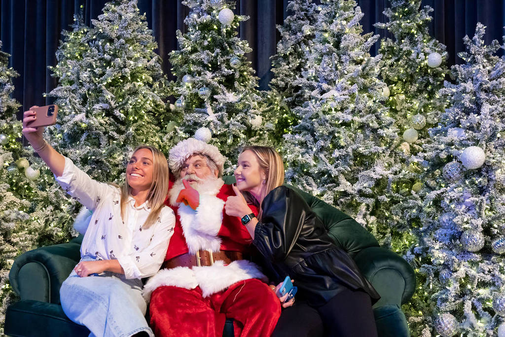 16 Places To See Santa In NYC In 2025