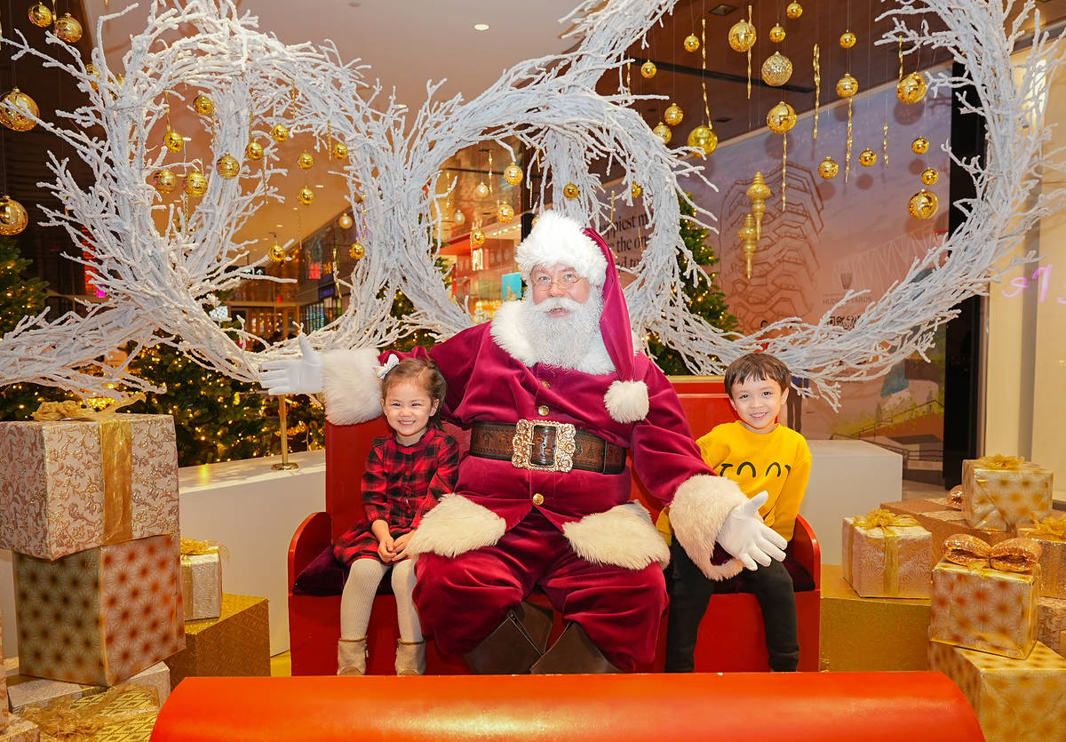 16 Places To See Santa In NYC In 2025