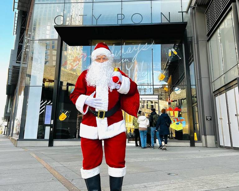 16 Places To See Santa In NYC In 2025