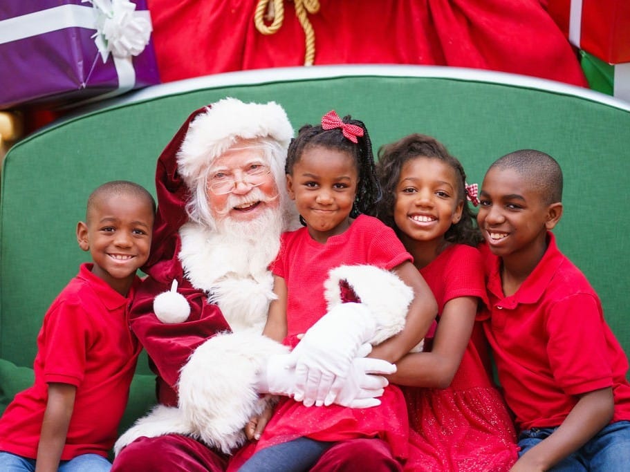 16 Places To See Santa In NYC In 2025