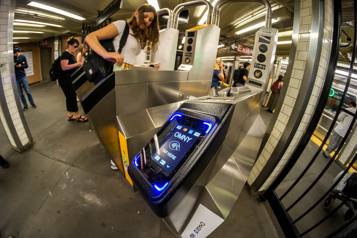 How To Use & Where To Buy Your MetroCard in NYC