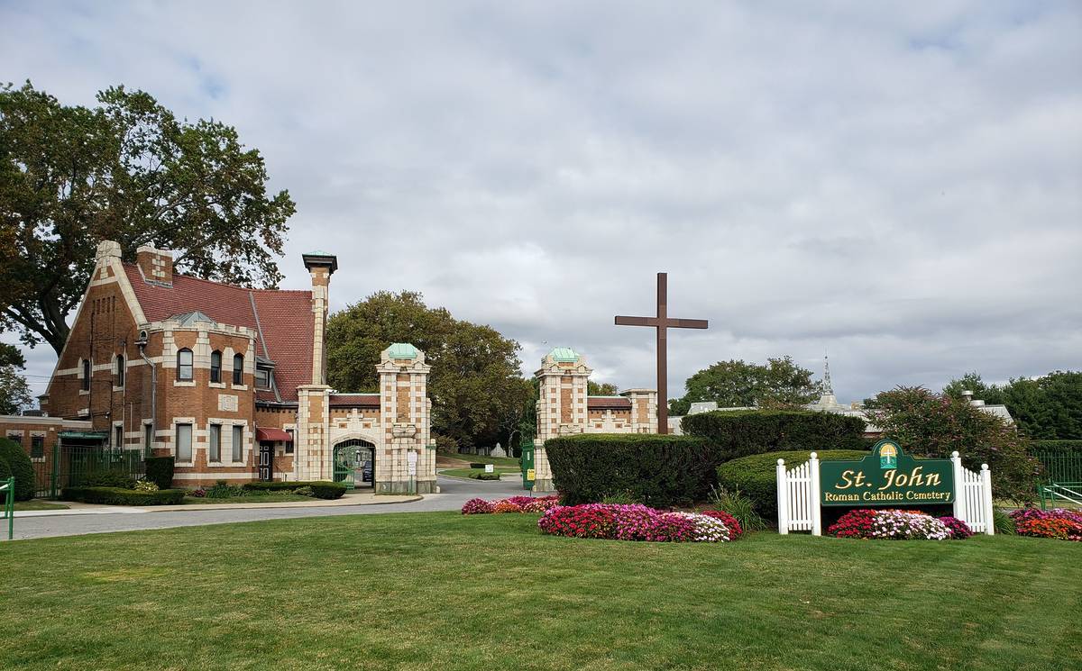 11 Most Beautiful, Revered, And Historical Cemeteries In NYC