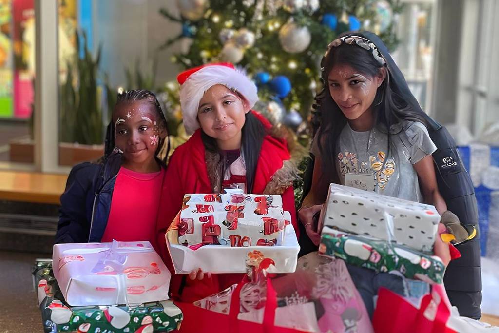 8 Christmas Volunteer Opportunities In NYC (2025)