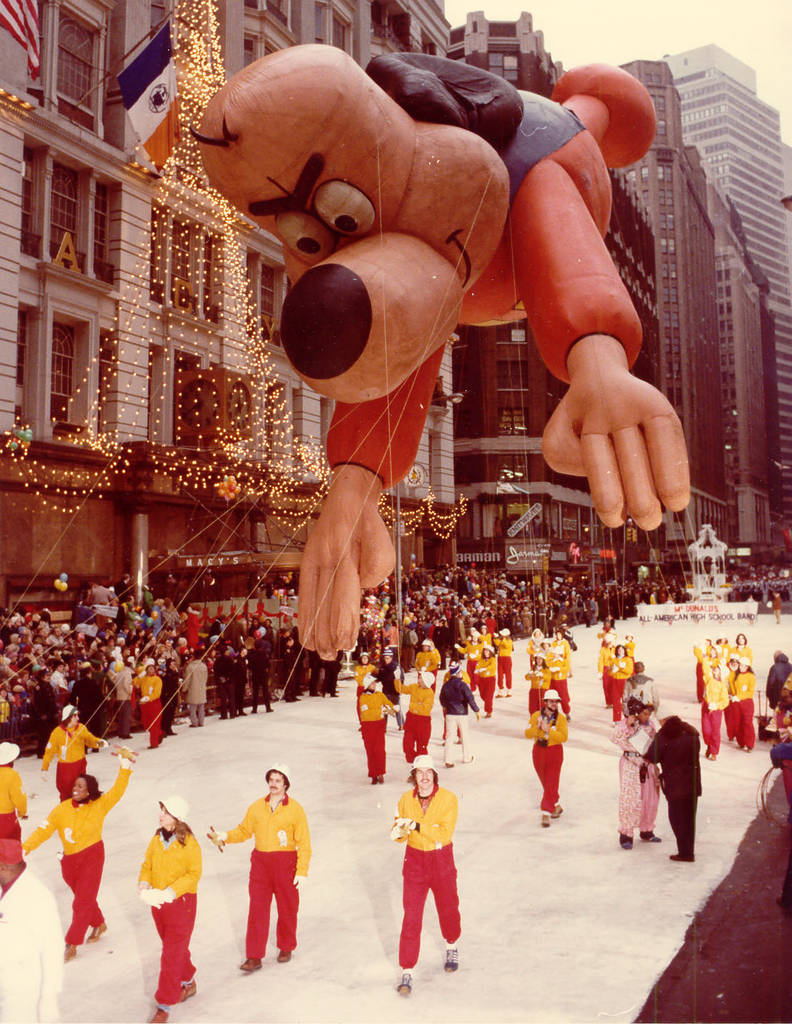 These Iconic Vintage Photos Of The Macy’s Thanksgiving Day Parade ...