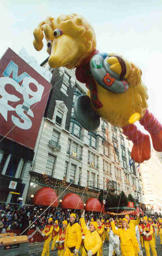 These Iconic Vintage Photos Of The Macy’s Thanksgiving Day Parade ...