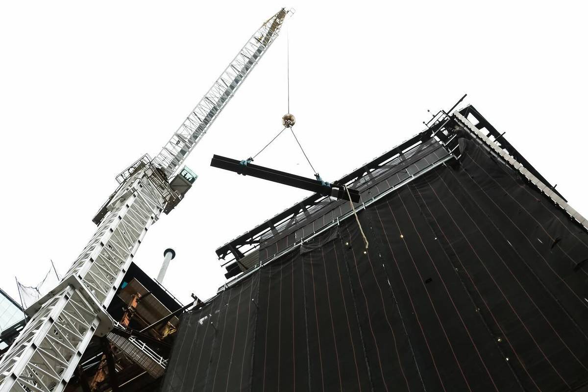 119-Year-Old One Times Square Has Topped Out