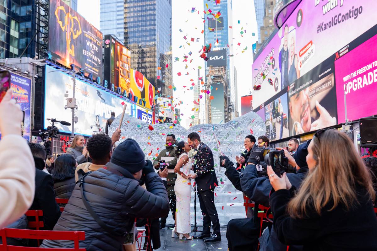 Love in Times Square permite que os pombinhos digam "sim" no Dia dos ...