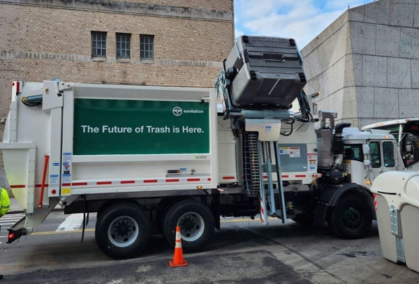 NYC Has Unveiled A New Side-Loading Garbage Truck