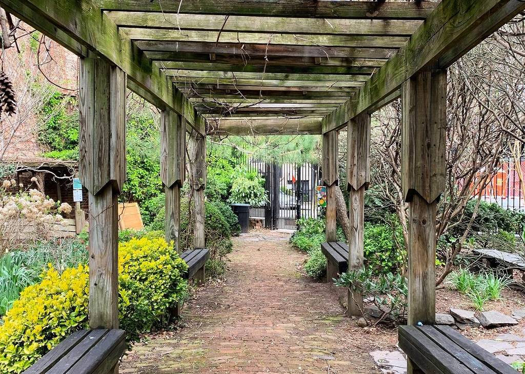 There's A Secret Treehouse Open To The Public In Manhattan