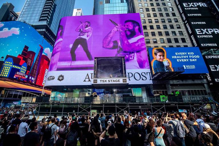 Shakira Is Playing A Free Concert In Times Square Tonight