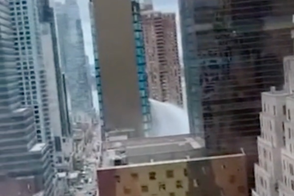 Manhattan High-Rise Gushes Water Out The Side Of Building