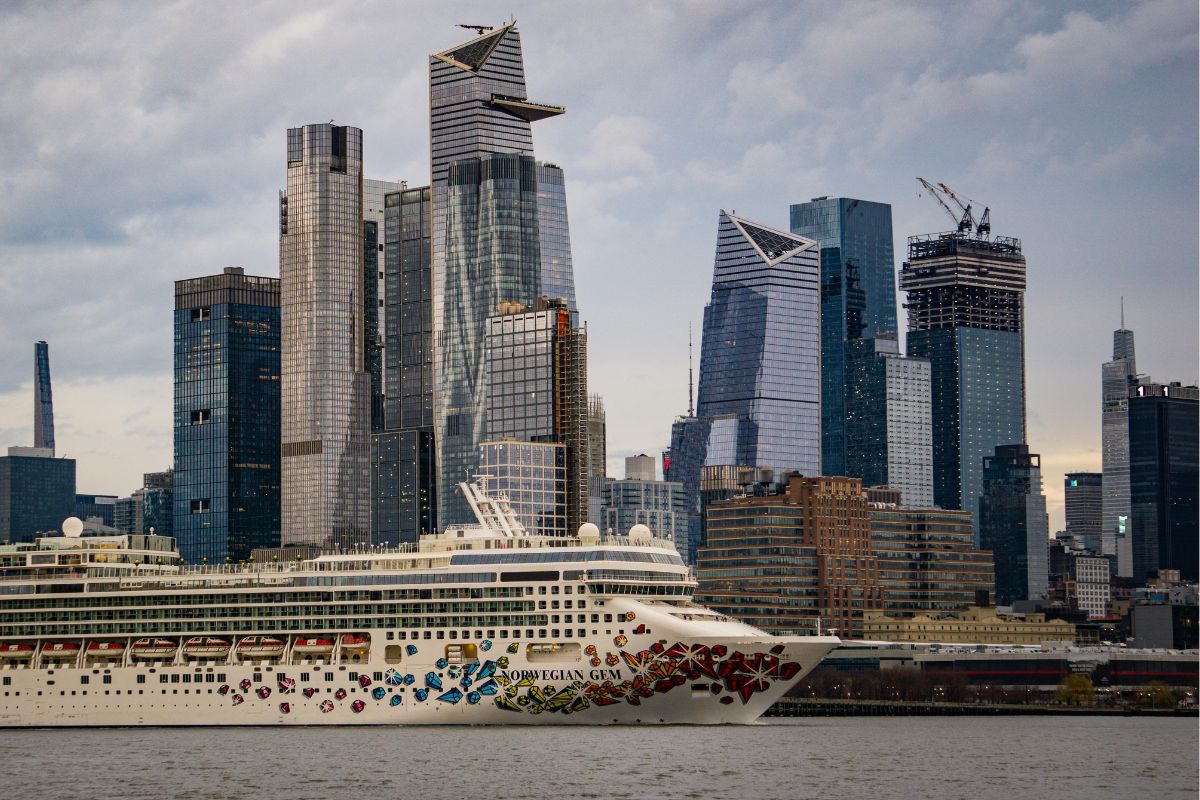 Skyport Marina: Party with Manhattan Skyline on Yachts