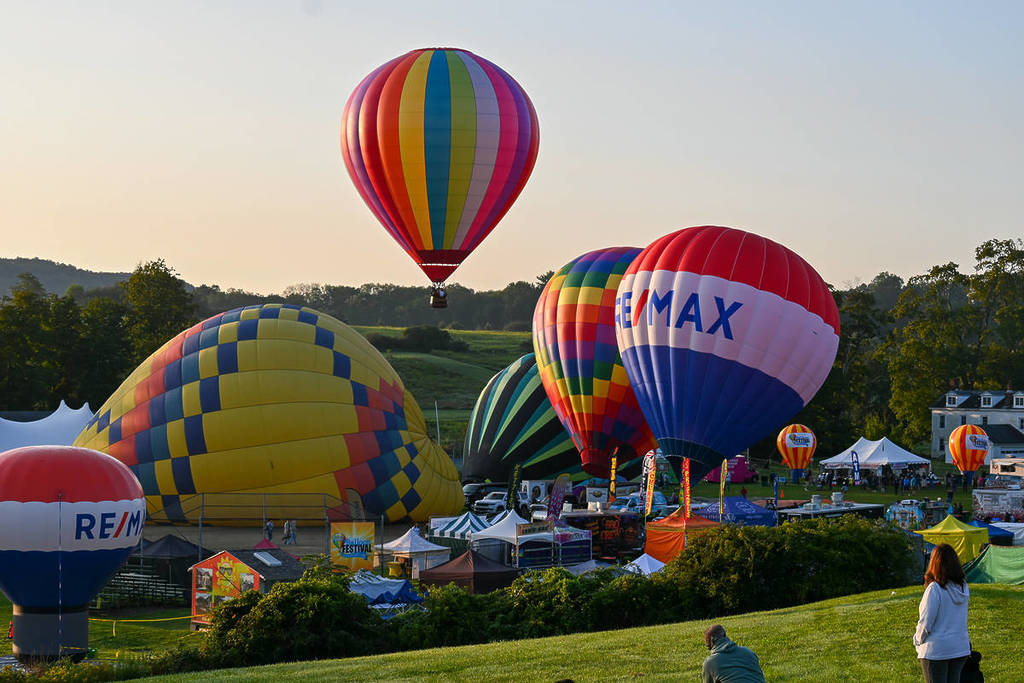 This stunning valley near NYC is hosting a massive hot air balloon ...