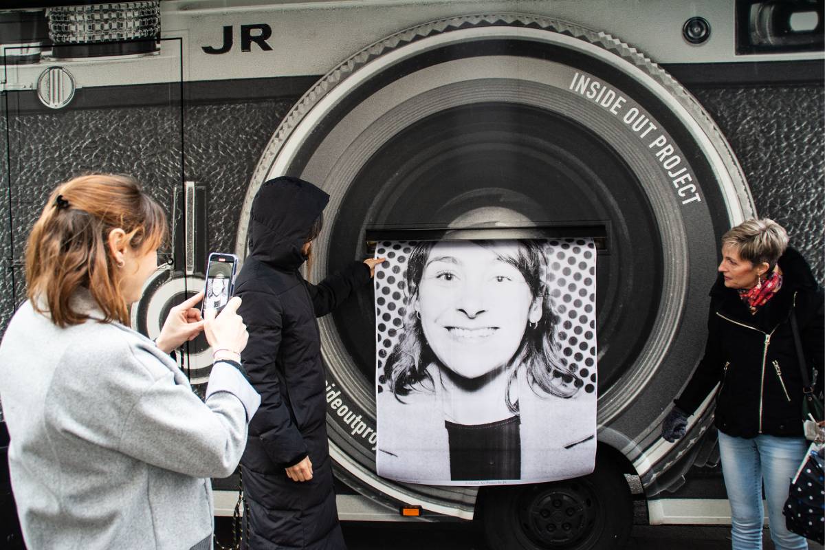 The Inside Out Photobooth Truck Turns You Into Art At The AMNH