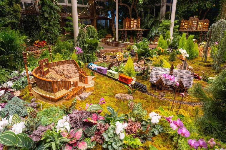 Holiday Train Nights Return To NYBG To Spruce Up Your Evenings