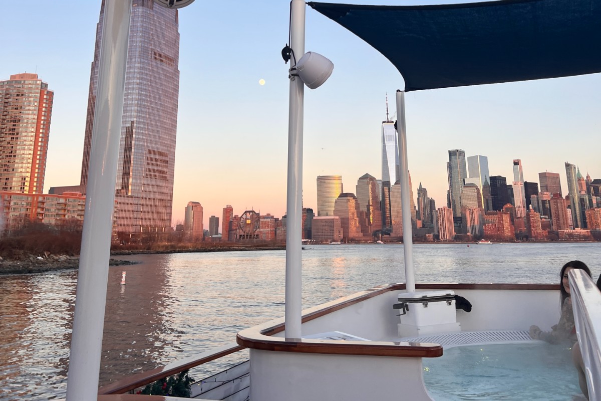Sea The City te permite navegar por el Hudson en un jacuzzi flotante