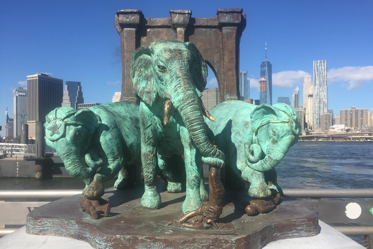 L'œuvre de l'artiste Joe Reginella est dédiée à la fausse histoire de ...