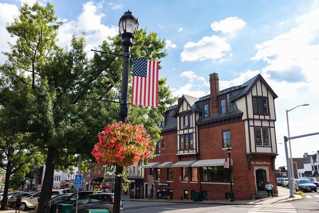 The Best Commuter Towns To NYC (2025)