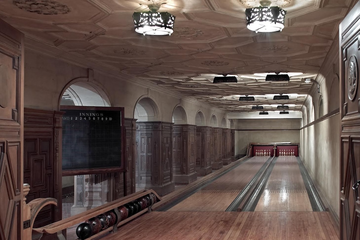 A pista de boliche do Frick é um dos segredos mais bem guardados do museu