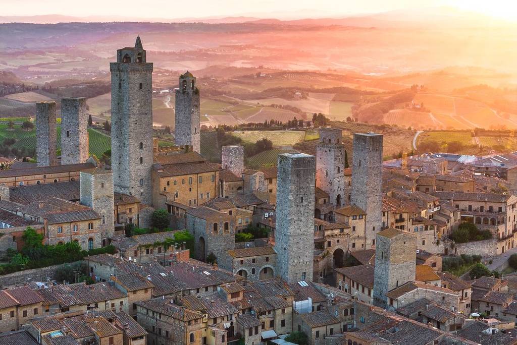 This Stunning Town In Tuscany Is Known As The 'Italian Manhattan' — And ...