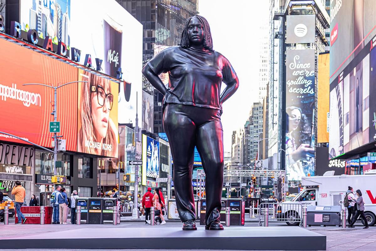 Statue "Grounded In The Stars" : Tout sur le nouvel art de Times Square