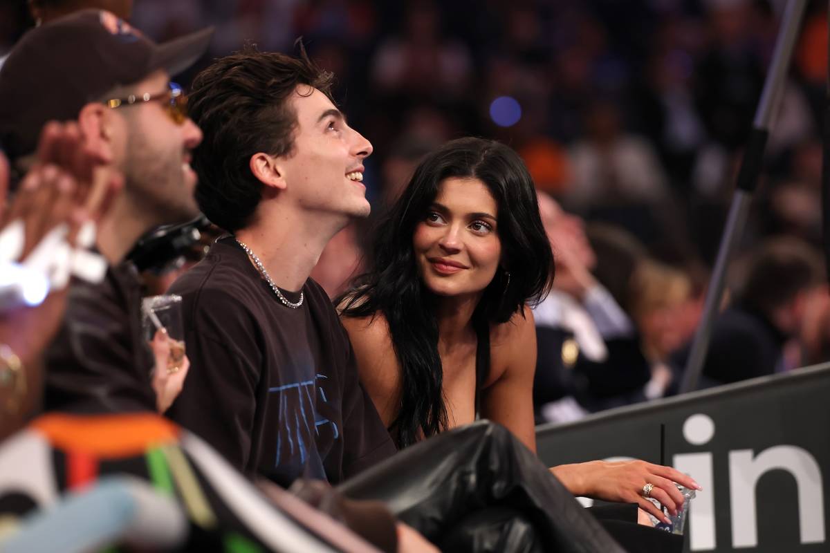 Timothée Chalamet And Kylie Jenner Cheer On The Knicks At MSG