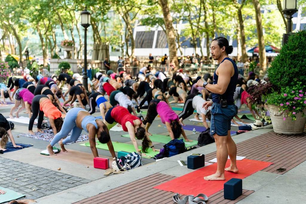 Bryant Park organiza más de 30 clases de yoga gratuitas este verano