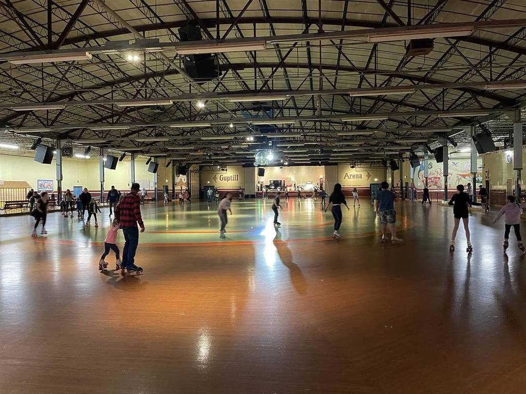 Guptill's Arena: O maior rinque de patinação indoor fica em Nova York