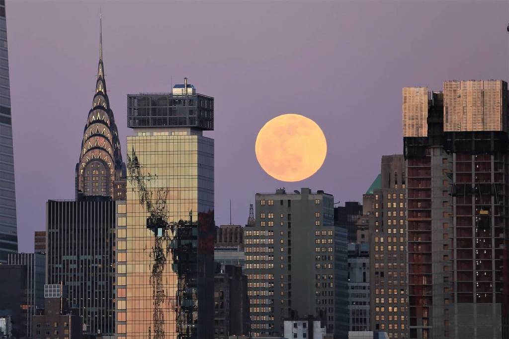 A primeira lua cheia de 2026 é uma enorme "superlua do lobo" - e ...