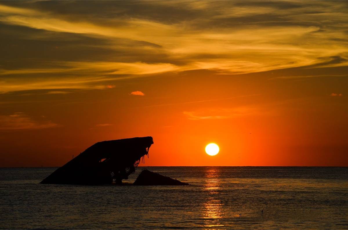 The Beach With The Best Sunsets In The Country Is Near NYC–& Its Sand ...