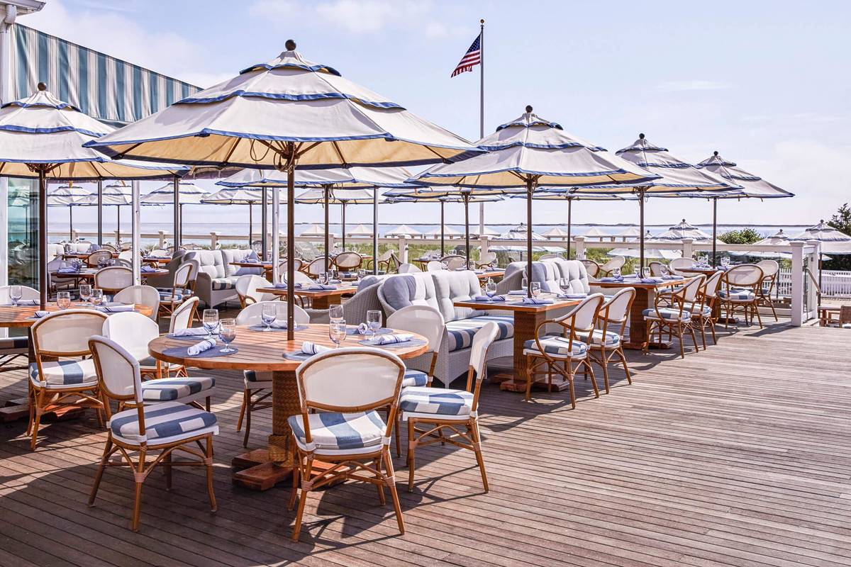 This Dreamy New England Restaurant Is The Best Waterfront Dining Spot ...
