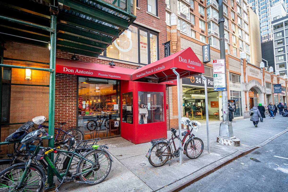 This Midtown Pizzeria Was Just Ranked Top 10 in the U.S.—Thanks to Its Signature "Fried Pizza"