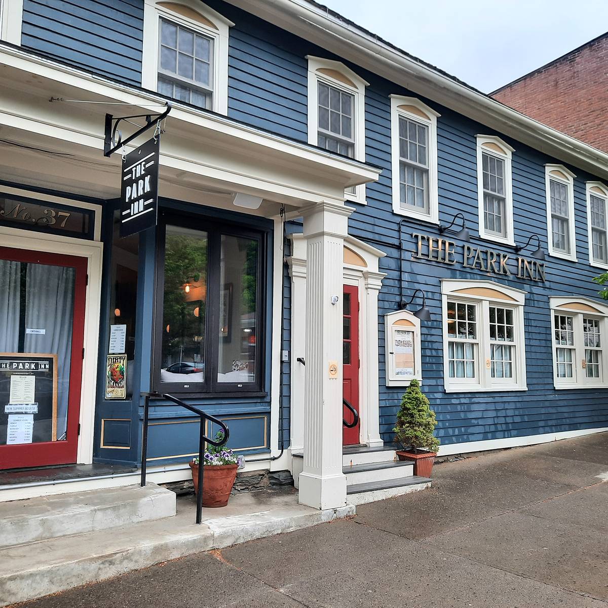 New York’s ‘Little Lake Como’ Is Just 3 Hours From NYC—With Vineyard Views, Sunset Cruises ...